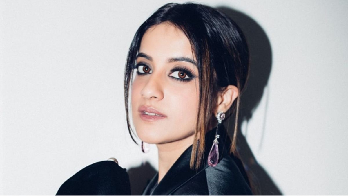 Jasleen Royal's 'Heeriye' Reaches No. 1 Position on Spotify, Overtaking ...