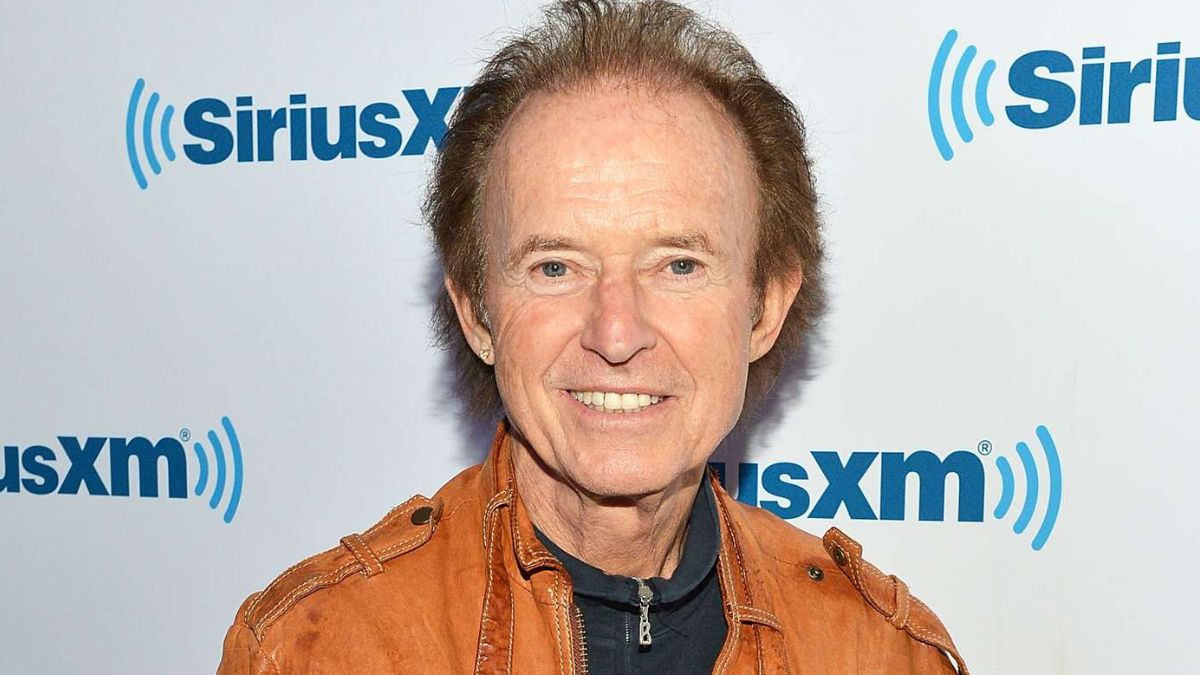 Entertainment LIVE Blog: Shah Rukh Khan, Nayanthara Visit Tirupati ...