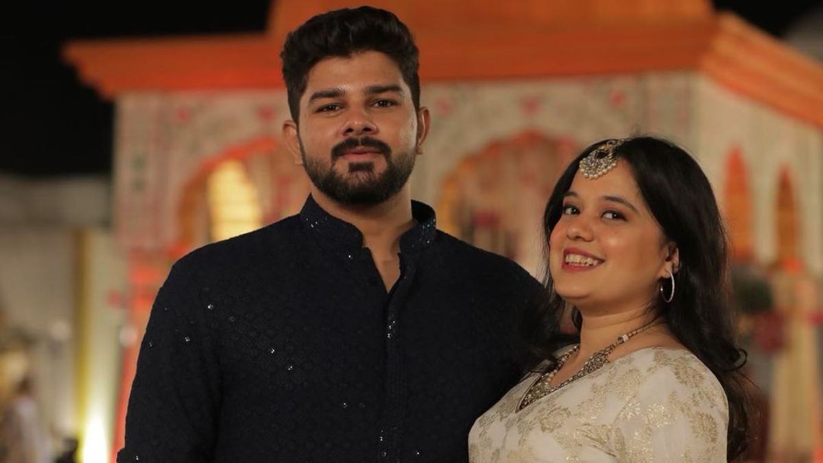 Sarah Hussain Zingy Zest Reply Nasty Troll Saying Ye Marne Wali Hai ...