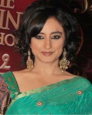 Divya Dutta Height