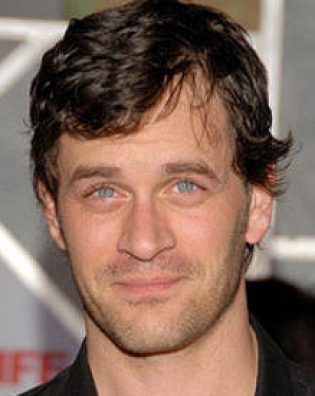 Tom Everett Scott 2022