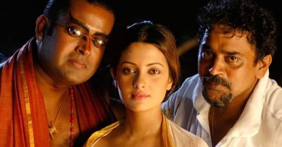 പേടിക്കാം ത്രില്ലടിക്കാം; മലയാളത്തിലെ 10 കിടിലൻ ഹൊറർ ത്രില്ലറുകൾ| From ...