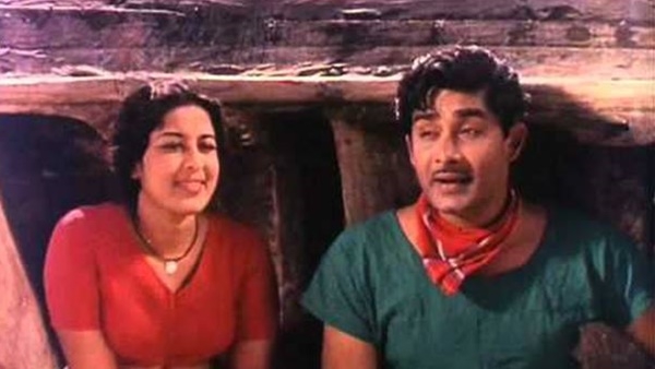 പിക്കപ്പ് ലൈൻ മടുത്ത കാമുകന്മാരെ ഇതിലെ; മലയാളി നെഞ്ചേറ്റിയ റൊമാൻ്റിക് ...