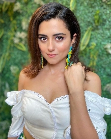 Ridhi Dogra Upcoming Movies, Age, New Movie, Birthday Date, Height In Feet, Net Worth, DOB ...