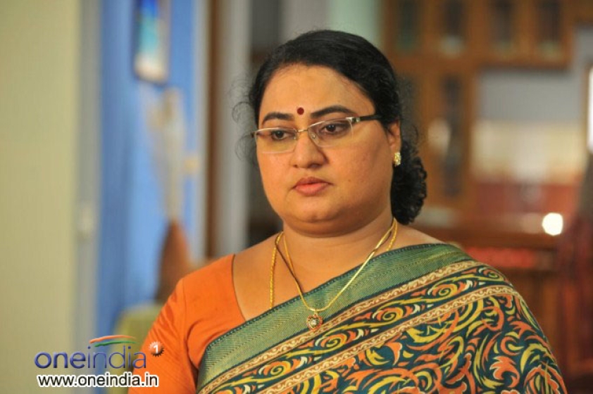 Bindu Panicker Photos: Latest HD Images, Pictures, Stills & Pics ...