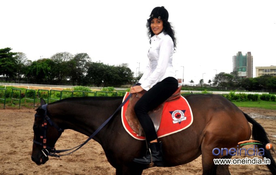 Chandi Perera Learning Horse Riding Photos - FilmiBeat