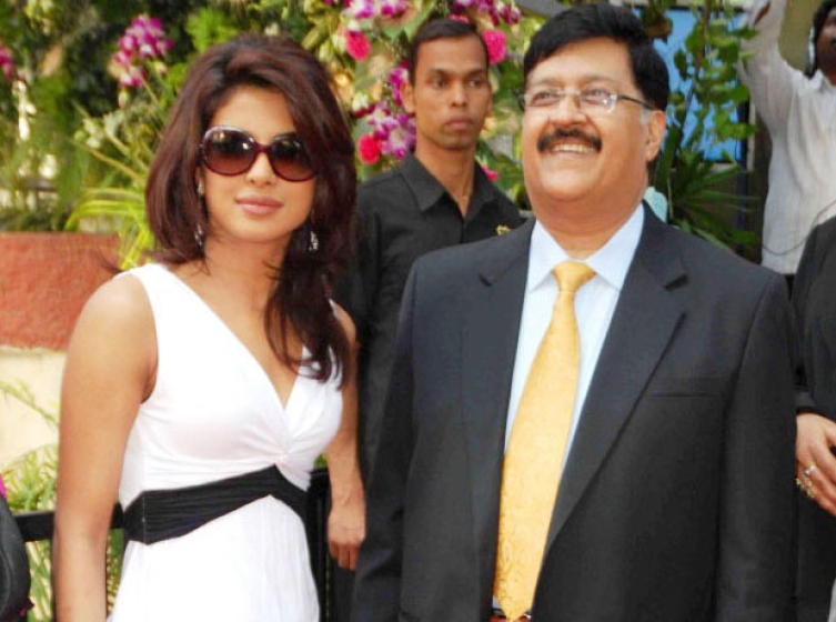 Rare and Unseen Pictures - Priyanka Chopra with her Father Photos ...
