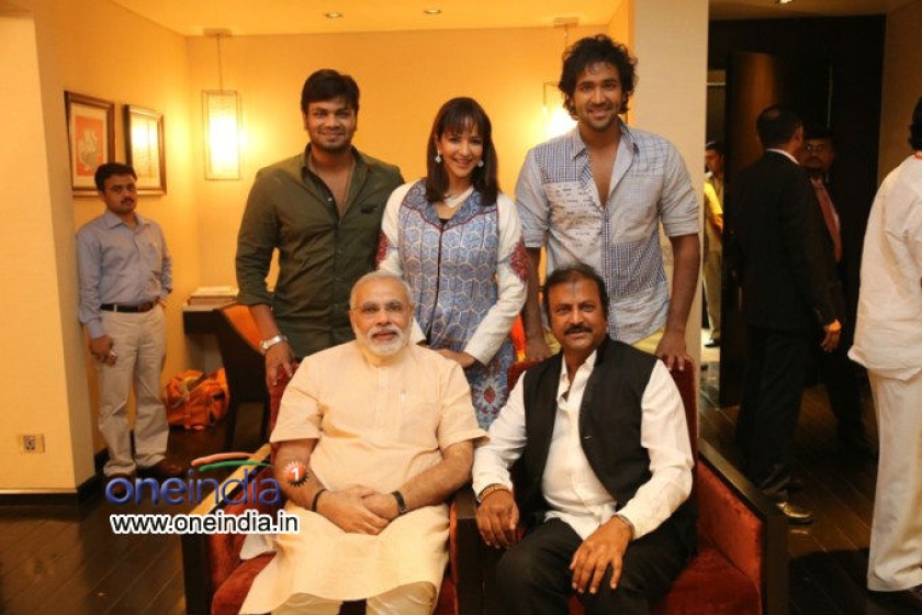 Mohan Babu Family meets Narendra Modi Photos - FilmiBeat