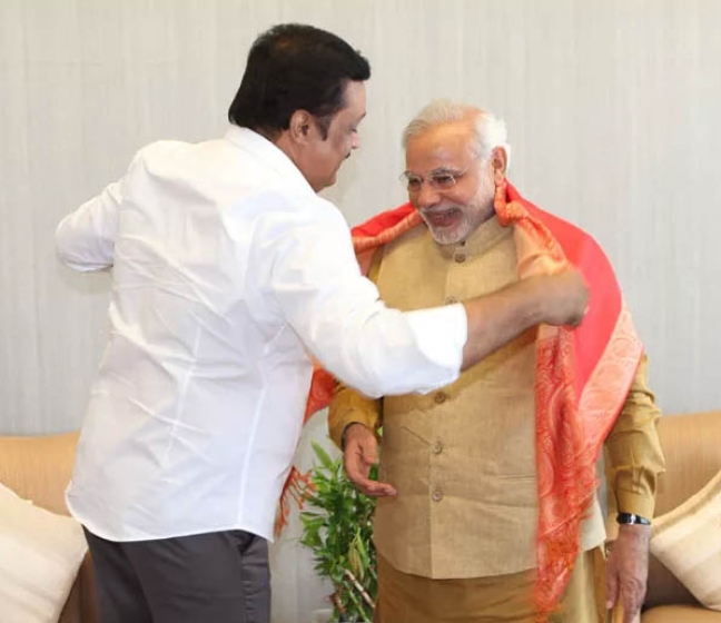 Suresh Gopi meets Narendra Modi Photos - FilmiBeat