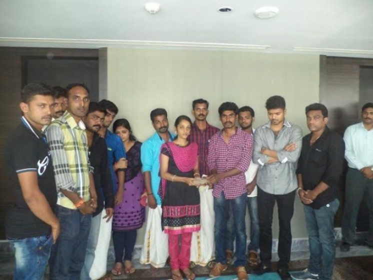 Vijay Meets Unnikrishnan Family Photos - FilmiBeat