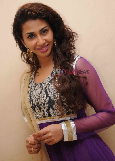 Gayatri Iyer Photos: Latest HD Images, Pictures, Stills & Pics - FilmiBeat