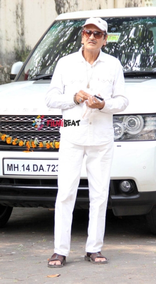Funeral Of Abhay Deol's Father Ajit Singh Deol Photos - FilmiBeat