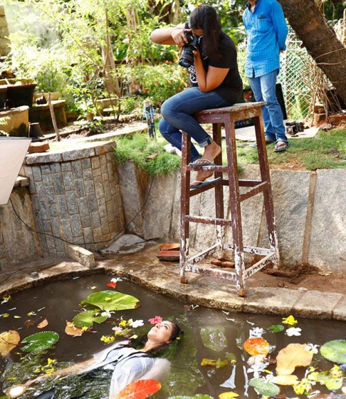 Behind The Scene Of Simran Photoshoot Photos - FilmiBeat