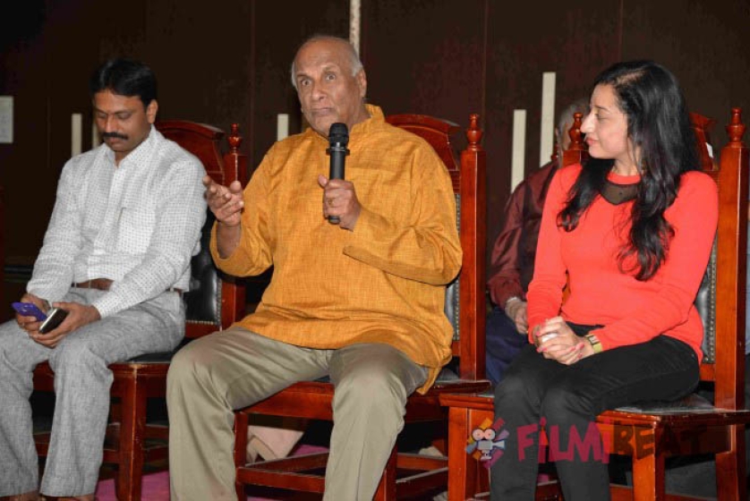 Sunil Kumar Desai's Re Film Pressmeet Photos - FilmiBeat