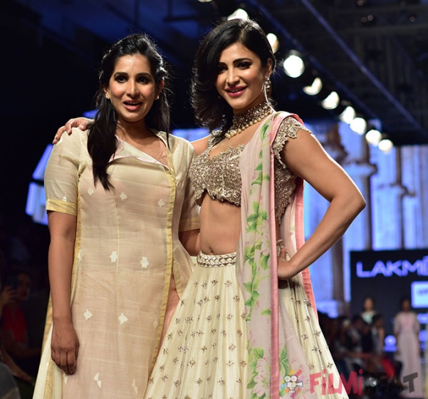 Shruti Haasan Walks The Ramp At Lakme Fashion Week 2016 Photos Filmibeat
