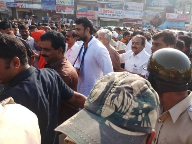 Darshan At Muruga Mata Utsava In Chitradurga Photos - FilmiBeat