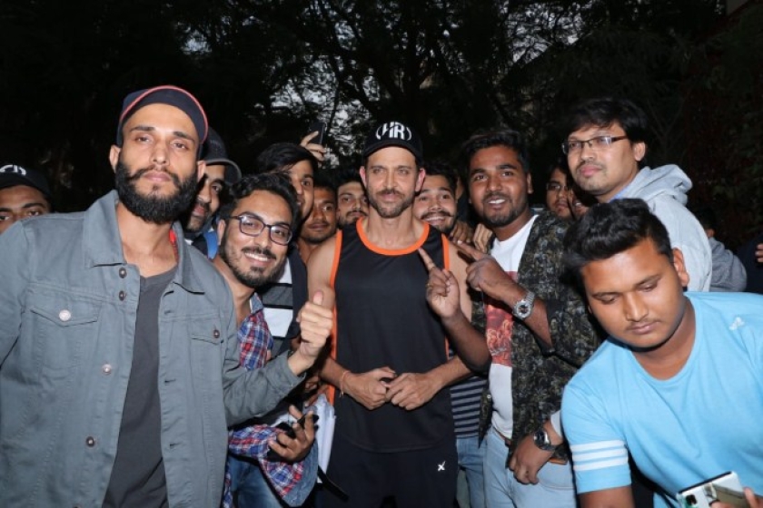 Hrithik Roshan Celebrates Birthday With Fans Photos