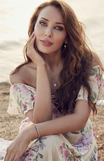 Iulia Vantur Photos Latest Hd Images Pictures Stills And Pics Filmibeat