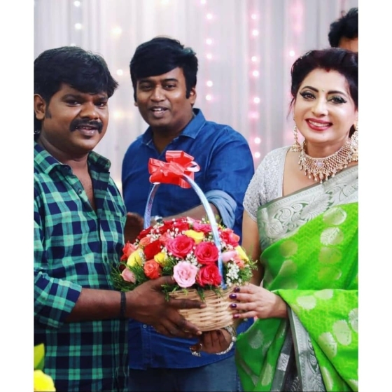 விவாகரத்துக்கு பிறகு மீண்டும் கணவருடன் சேர்ந்த நடிகை.. கேக் வெட்டி ...