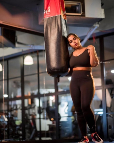 Mollywood Actress Fara Shibla Stunning Workout Pics | ഫിറ്റാണ് ഫറ, പവര് ...