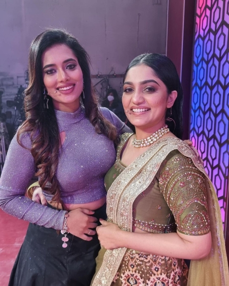 Remya Panickar With Actress Arya, See Latest Pics | ബഡായ് ...