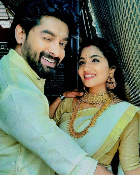 Romantic Clicks Of Rishi and Surya From Koodevide Serial Location ...