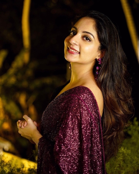 Actress Ishaani Krishna stylish looks Viral | സാരിയില്‍ ഗ്ലാമറസായി ...