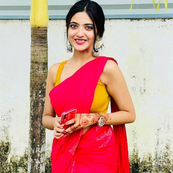 Actress Nandhana Varma in Red Saree, See Stills | എന്നാണ് ...