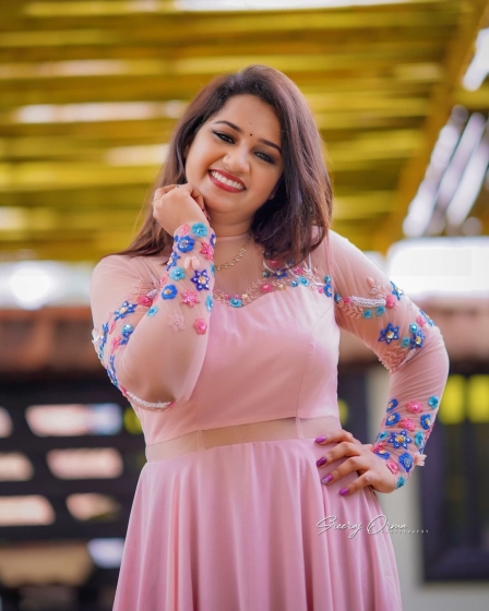 TV Actress Pratheeksha G Pradeep New Instagram Stills | സിമ്പിൾ ലുക്കി ...