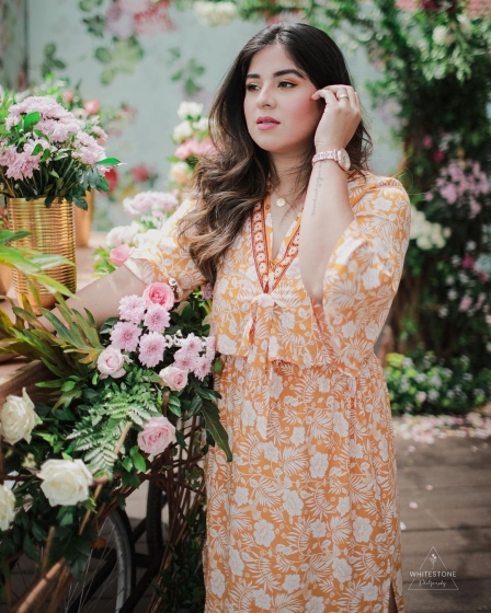 രാജകുമാരിയെ പോലെ സുന്ദരിയായി അവതാരക അപർണ തോമസ്, ഫോട്ടോസ് കാണാം | TV ...