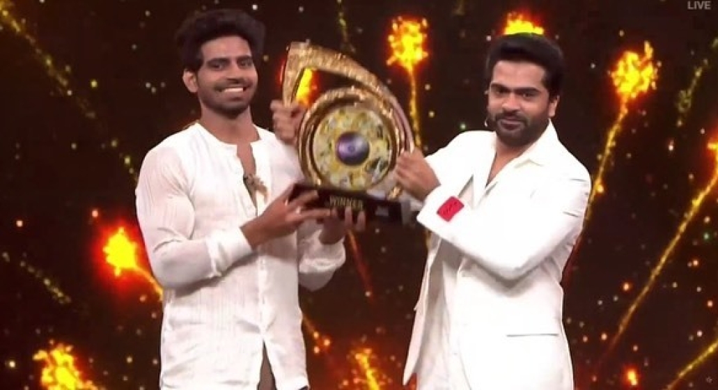 Bigg Boss Ultimate Finale photos...விட்டதை பிடித்த பாலா... கொண்டாட்ட ...