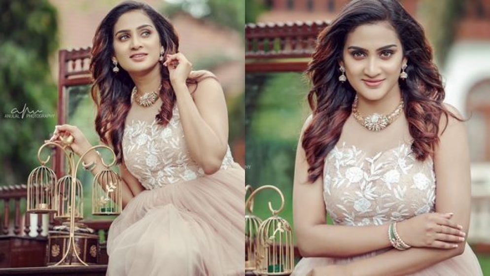 Mollywood Actress Aditi Ravi's Stylish Makeover Viral on Instagram ...