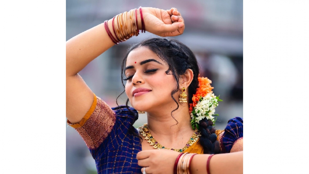 ಲಂಗ ದಾವಣಿಯಲ್ಲಿ ನಟಿ ಪೂರ್ಣ ಚಿತ್ರಗಳು | Actress Poorna Cute And Sizzling ...