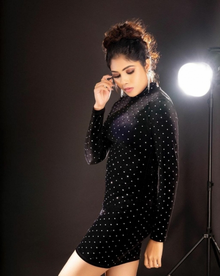 జబర్దస్త్ బ్యూటీ సత్య శ్రీ అందాల సోయగాలు.. హీరోయిన్‌ రేంజ్‌ తగ్గని ...