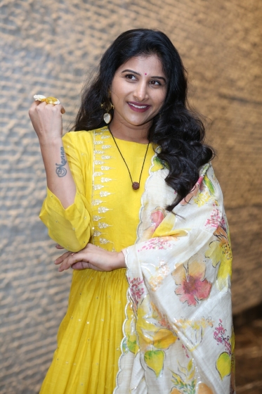 Singer Mangli చిలిపిగా కవ్విస్తున్న స్టార్ సింగర్.. మీరెప్పుడు చూడని ...