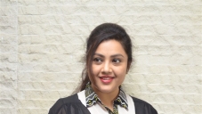 Meena: Age, Photos, Family, Biography, Movies, Wiki & Latest News ...