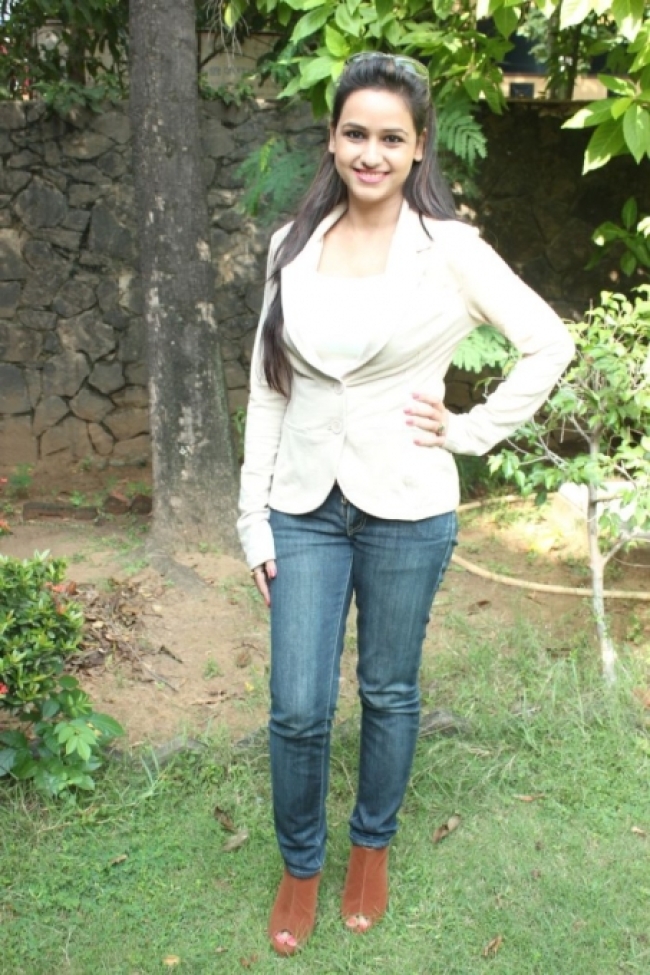 Wasna Ahmed - Photos, Videos, Birthday, Latest News, Height In Feet ...