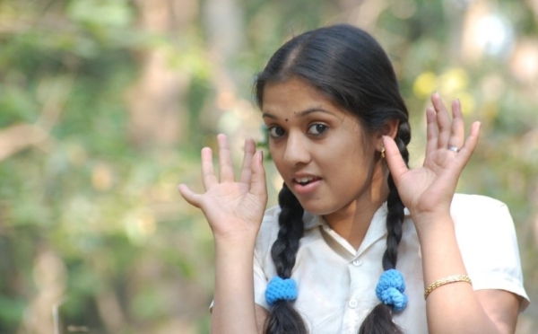 Santhini Photos: Latest HD Images, Pictures, Stills & Pics - FilmiBeat