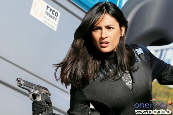 Aruna Shields Hot Leg