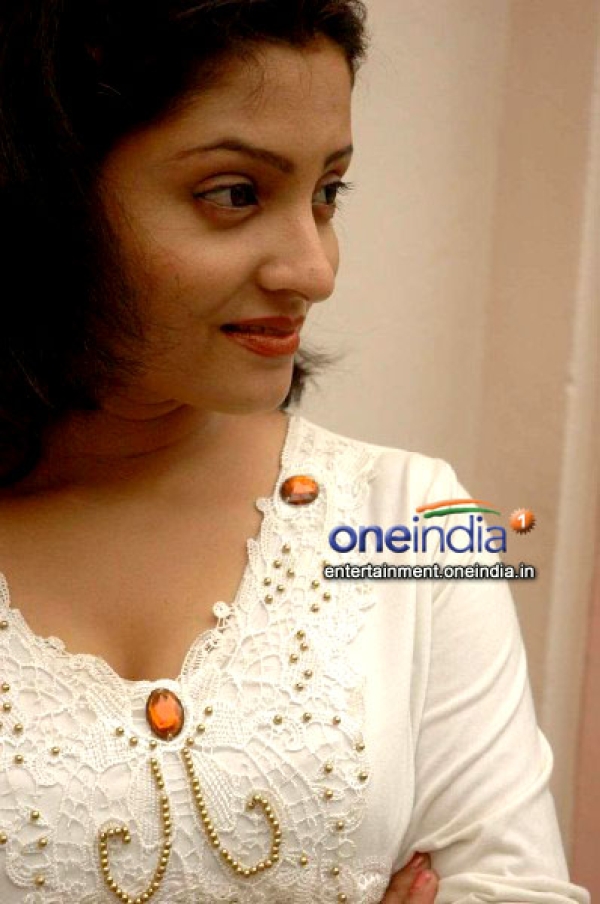 Nisha Parlokar Photos: Latest HD Images, Pictures, Stills & Pics ...