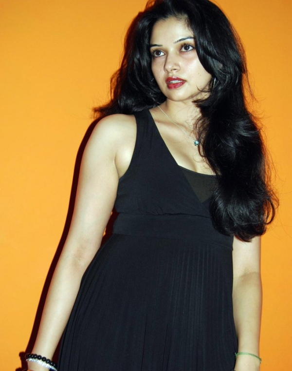 Celina Photos: Latest HD Images, Pictures, Stills & Pics - FilmiBeat