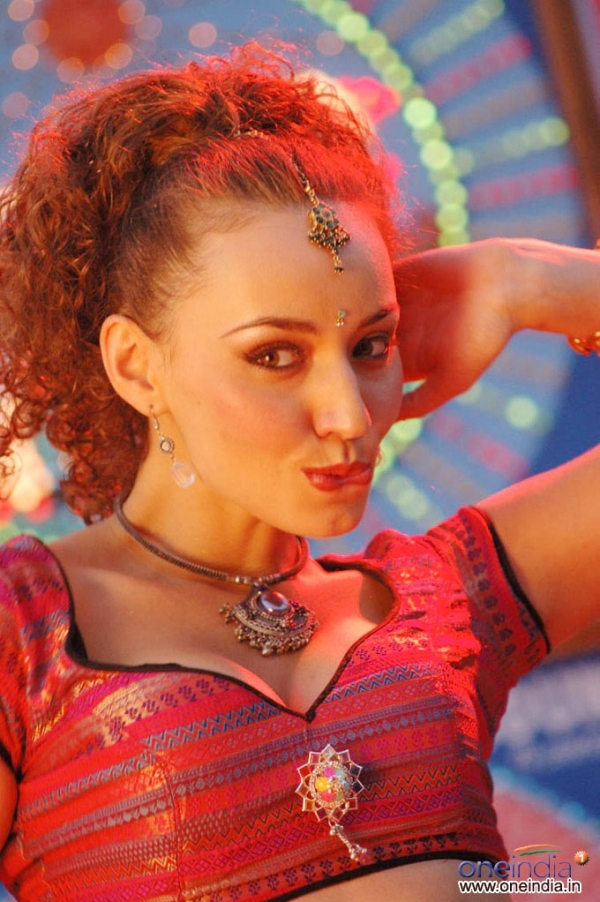 Errin Photos [HD]: Latest Images, Pictures, Stills of Errin - FilmiBeat