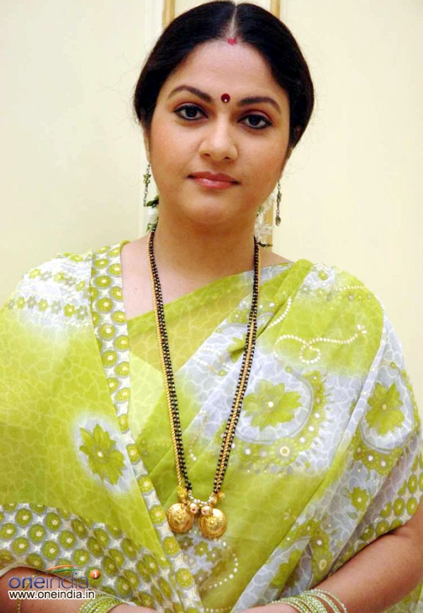 Gracy Singh Wallpaper