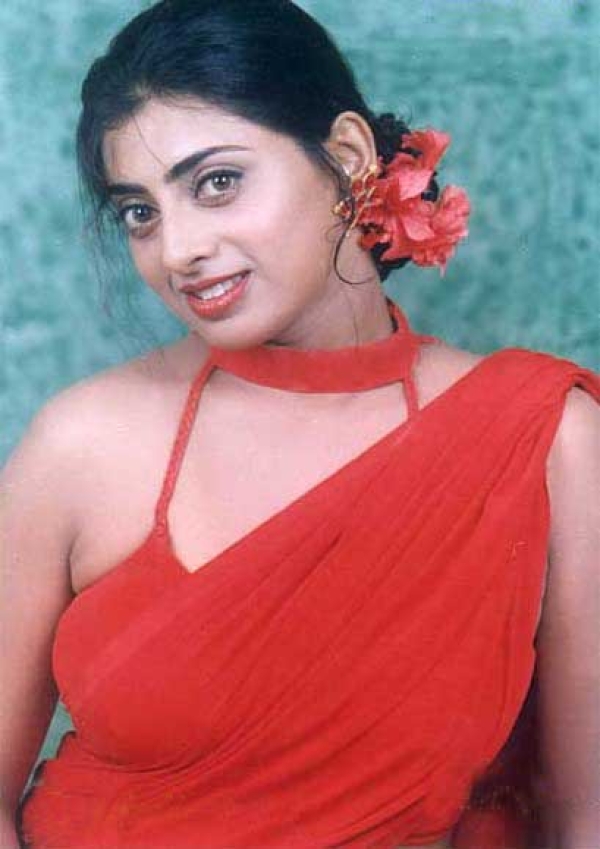 Priya Raman Photos: Latest HD Images, Pictures, Stills & Pics - FilmiBeat