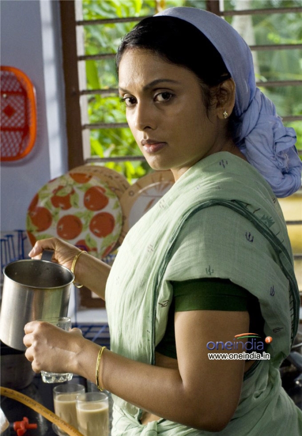 Jyothirmayi Photos: Latest HD Images, Pictures, Stills & Pics - FilmiBeat