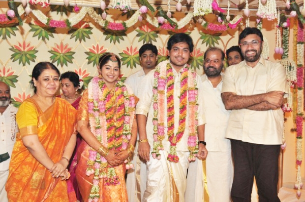 Actor Shakthi and Smiruthi Wedding Photos - FilmiBeat