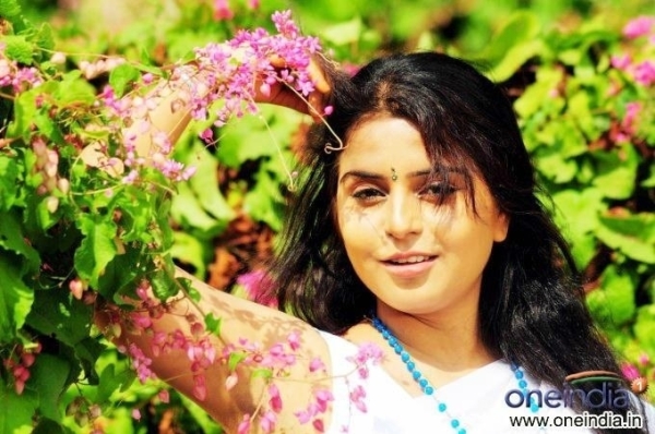 Aa Intlo Oka Roju Photos: HD Images, Pictures, Stills, First Look ...