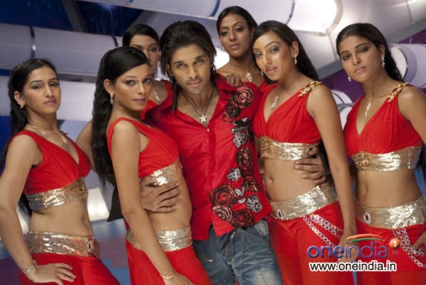 Varudu Photos: HD Images, Pictures, Stills, First Look Posters of ...