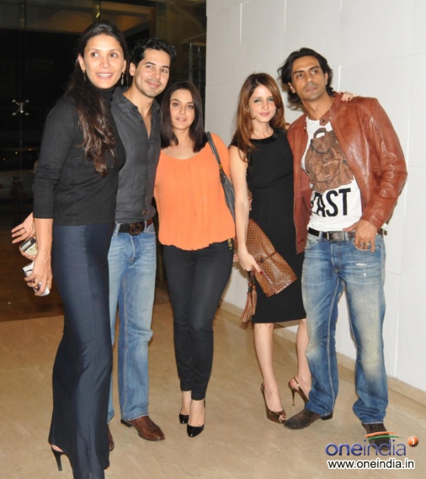 Farah Khan's House Warming Party Photos - FilmiBeat