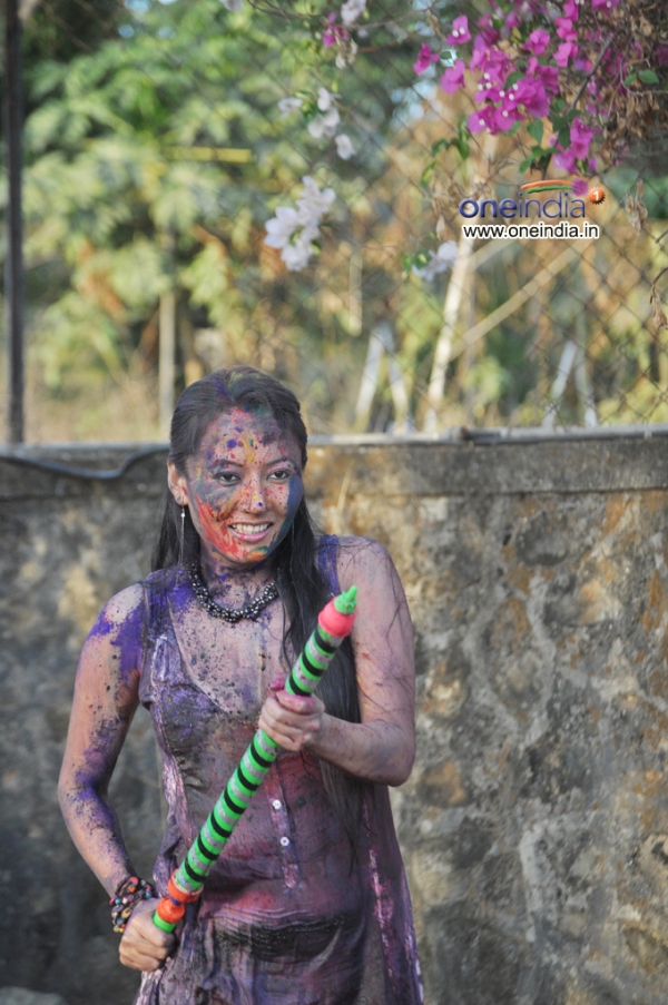 Pooja Basu Celebrates Holi Photos - FilmiBeat